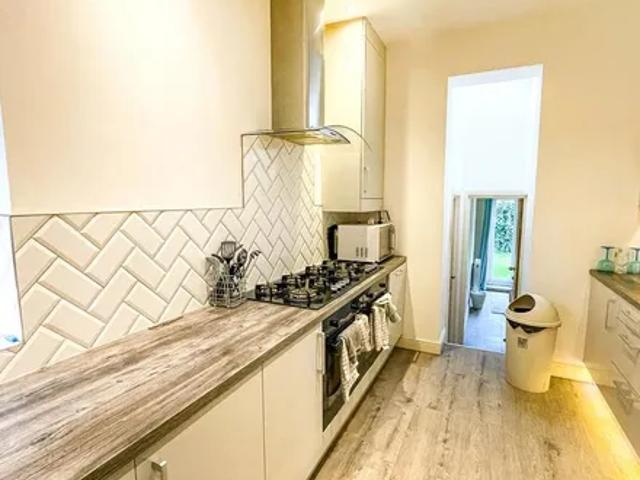 Old Hall Lane, Manchester, M19 2AJ, United Kingdom | 8 bed duplex for rent #167597014 | Rentberry