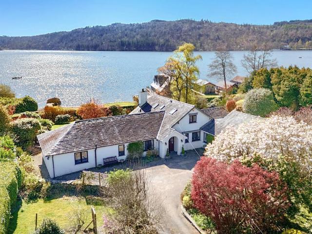 Old Hall Road, Troutbeck Bridge. 4 bed detached bungalow to rent £3,950 pcm £912 pw