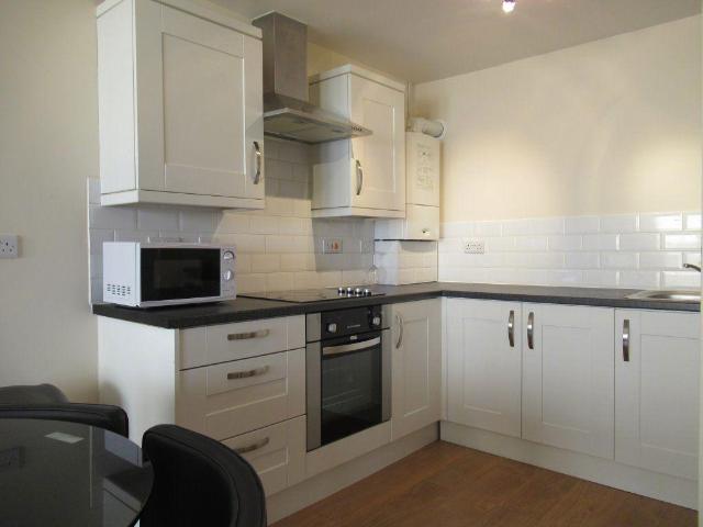 Old High Street 2 bed flat to rent £1,600 pcm £369 pw
