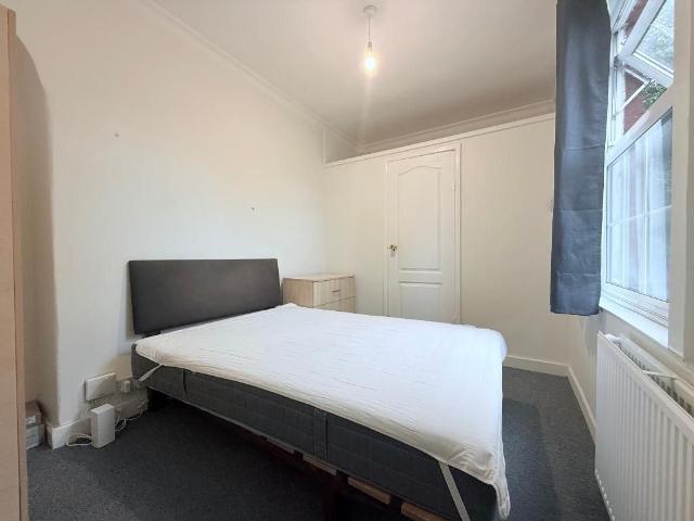 Old Oak Common Lane, East Acton, London W3, Room to rent, £900 pcm | PrimeLocation