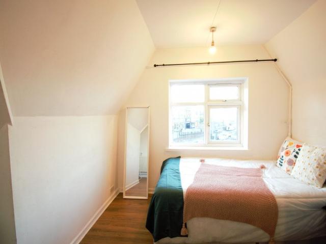 Old Oak Common Lane, London W3, Room to rent, £780 pcm | PrimeLocation