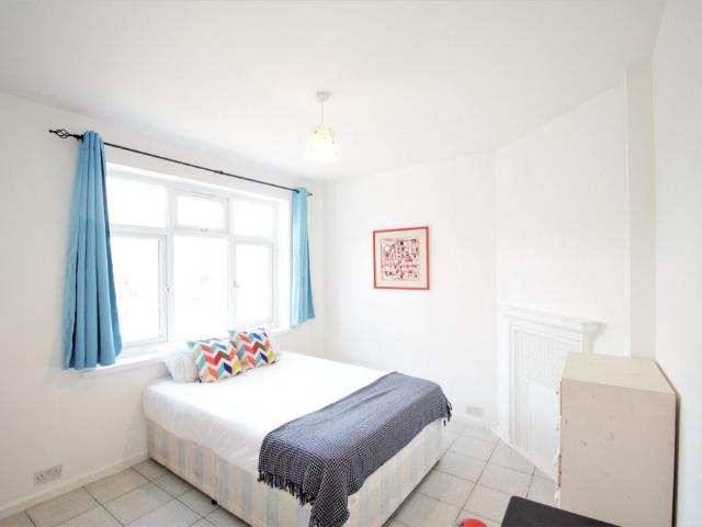 Old Oak Common Lane, London W3, Room to rent, £823 pcm | PrimeLocation