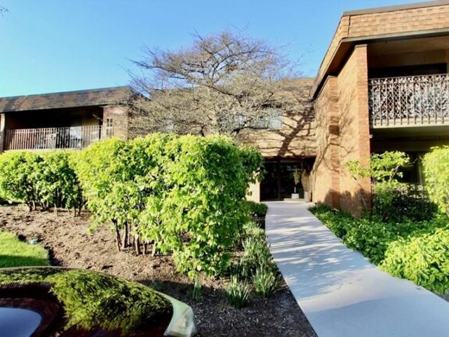 Old Oak Dr Apt,buffalo Grove, Condo For Sale