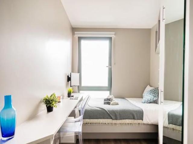 Old Oak Lane, London, Studio Flat For