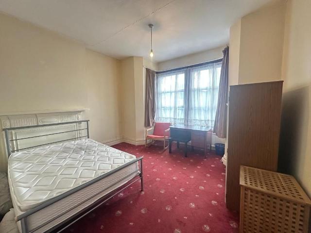 Old Oak Road, London W3, Room to rent, £850 pcm | PrimeLocation