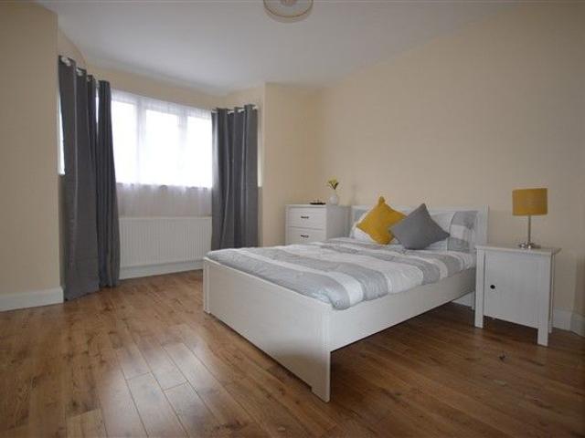 Old Oak Road, London W3, Room to rent, £925 pcm | PrimeLocation