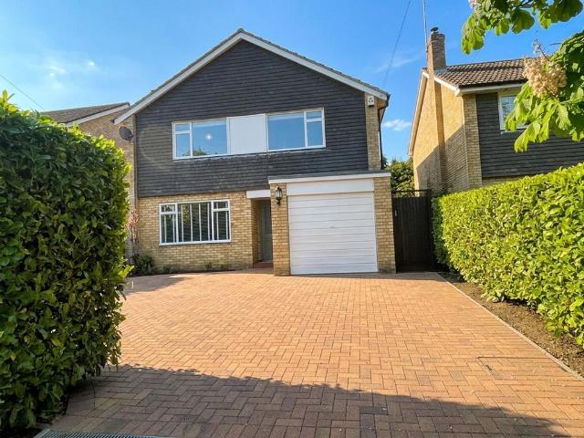 Old Lodge Drive, Beaconsfield, HP9 4 bed detached house to rent £3,500 pcm £808 pw