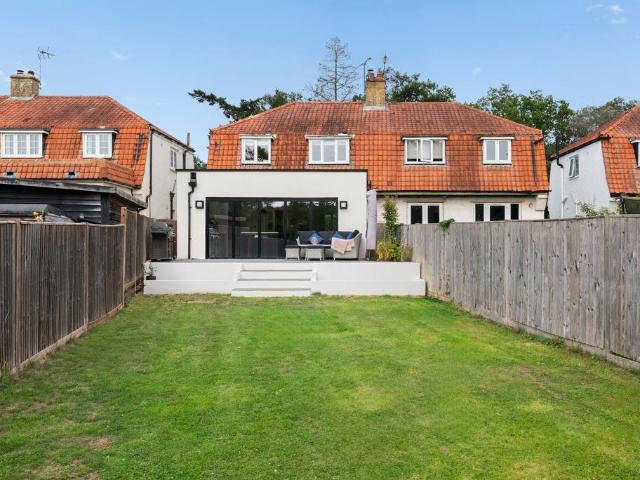 Old Lane, Cobham, KT11 3 bed house to rent £3,250 pcm £750 pw
