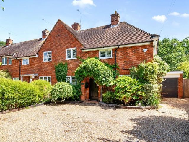 Old Lane, Cobham, Surrey, KT11 3 bed end of terrace house to rent £3,500 pcm £808 pw