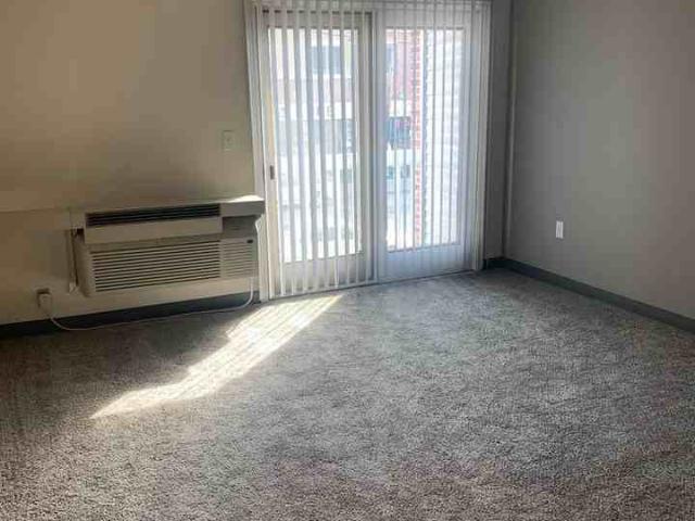 Old Main Apartments Studio Apartment for Rent at 1217 24th St, Des Moines, IA 50311 Carpenter