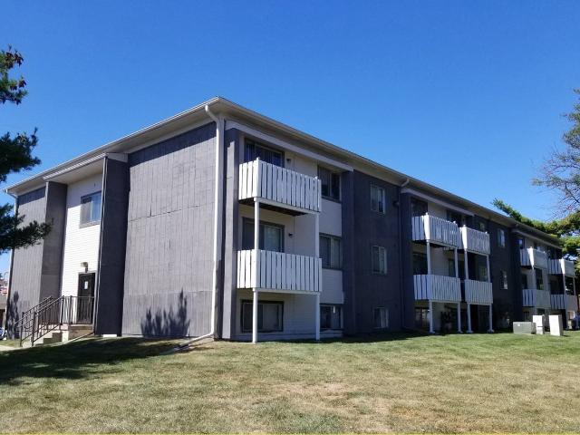 Old Mill Apartments 1 Bedroom Apartment for Rent at 10905 N Mill Ct, Omaha, NE 68154