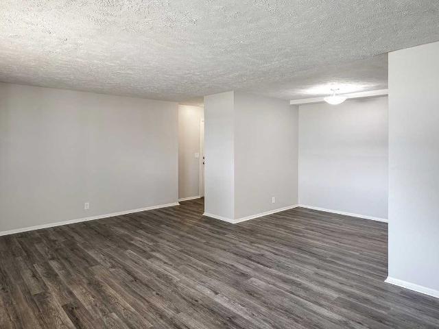 Old Mill Apartments 2 Bedroom Apartment for Rent at 10905 N Mill Ct, Omaha, NE 68154
