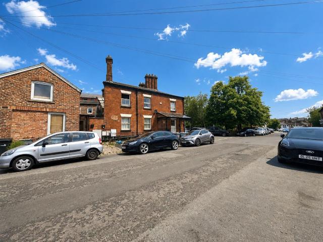 Old Mill Lane, Macclesfield SK11, 2 bed flat to rent, £895 pcm | PrimeLocation