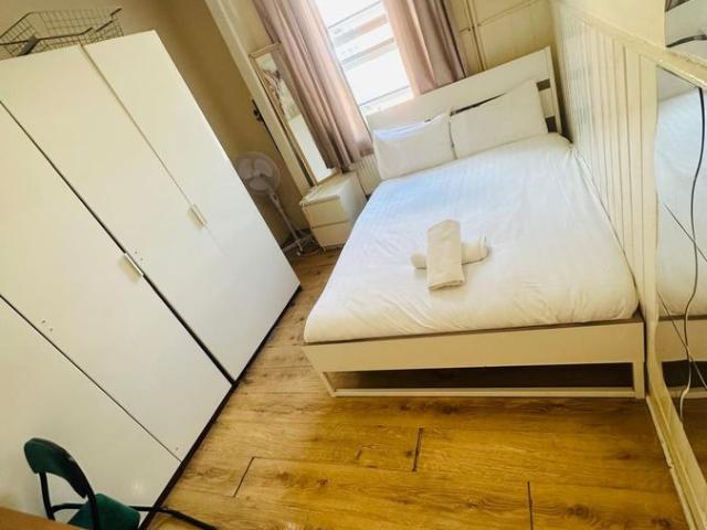 Old Nicole, London E2, Room to rent, £1,000 pcm | PrimeLocation