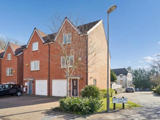 Old Saw Mill Place, Little Chalfont HP6 4 bed townhouse to rent £2,750 pcm £635 pw
