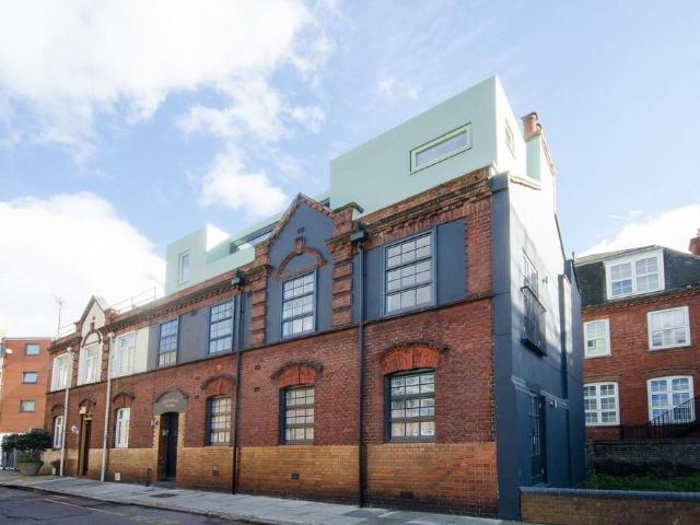 Old Sailors House, E14, Docklands. 2 bed flat to rent £2,145 pcm £495 pw