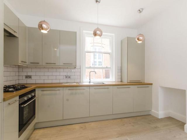Old Sailors House, Limehouse, London. 2 bed flat to rent £2,300 pcm £531 pw