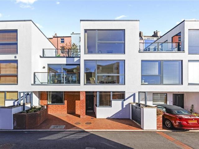 Old School Lane, Clifton, Bristol. 3 bed terraced house to rent £4,500 pcm £1,038 pw