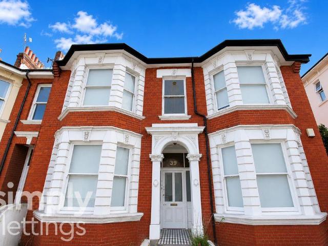 Old Shoreham Road, Brighton 2 bed flat to rent £1,650 pcm £381 pw