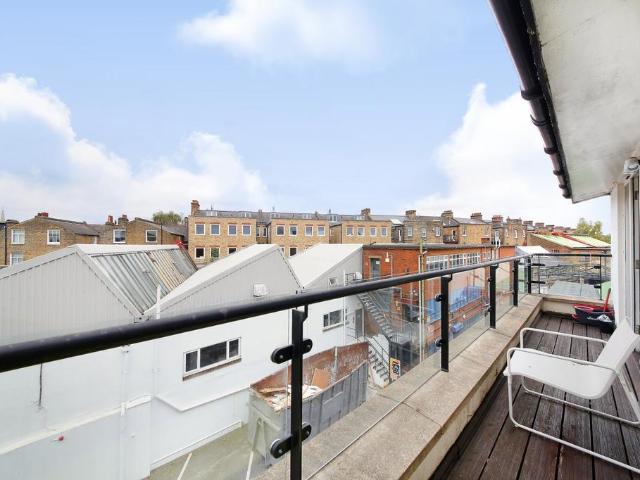 Old Station Way, London SW4 2 bed flat to rent £2,750 pcm £635 pw