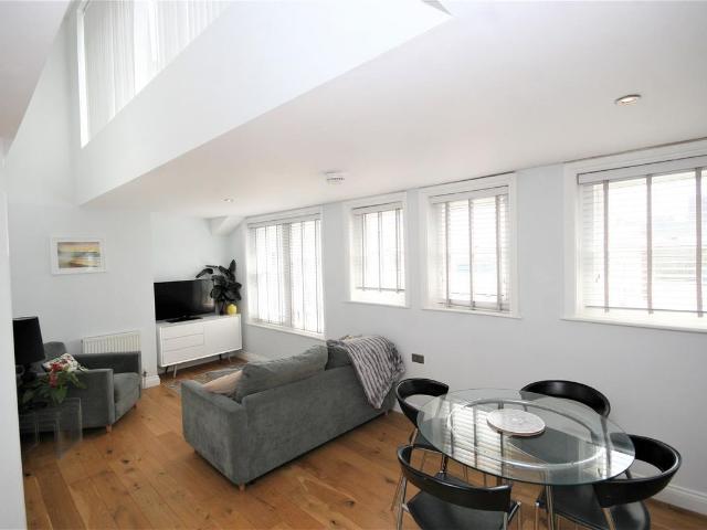 Old Steine, Brighton BN1, 1 bed flat to rent, £2,000 pcm | PrimeLocation