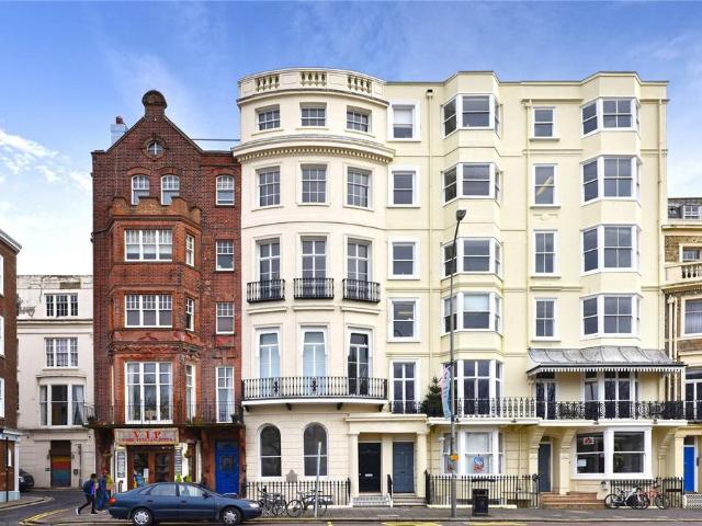 Old Steine, Brighton, BN1 2 bed flat to rent £1,700 pcm £392 pw