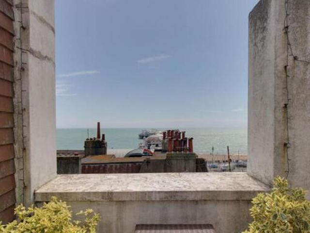 Old Steine, Brighton, 2 Bedroom Flat