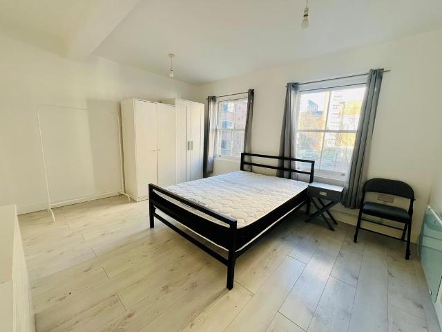 Old Street, Clerkenwell Studio to rent £1,800 pcm £415 pw