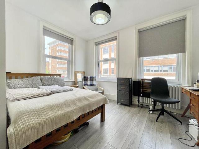 Old Street, EC1 Studio to rent £1,600 pcm £369 pw