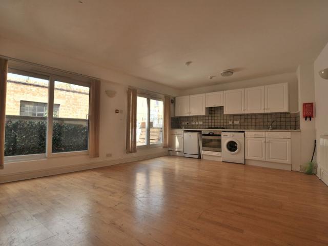 Old Street, London EC1V, 2 bed flat to rent, £2,500 pcm | PrimeLocation