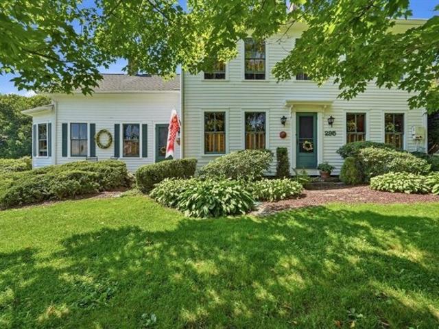 Old Post Rd, Worthington, Farm House For