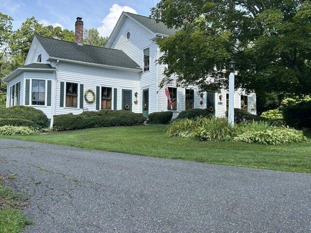Old Post Rd, Worthington, Farm House For