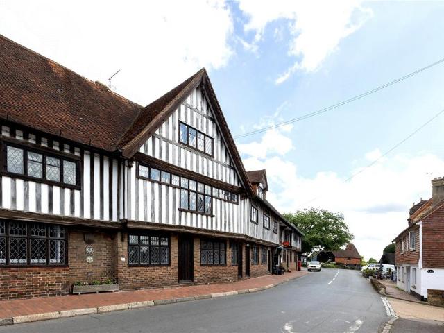 Old Palace, High Street, Brenchley. 4 bed terraced house to rent £2,300 pcm £531 pw