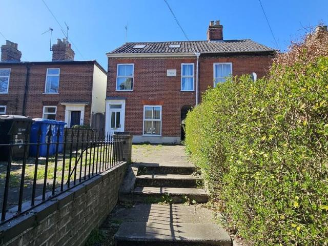 Old Palace Road 5 bed terraced house to rent £2,100 pcm £485 pw