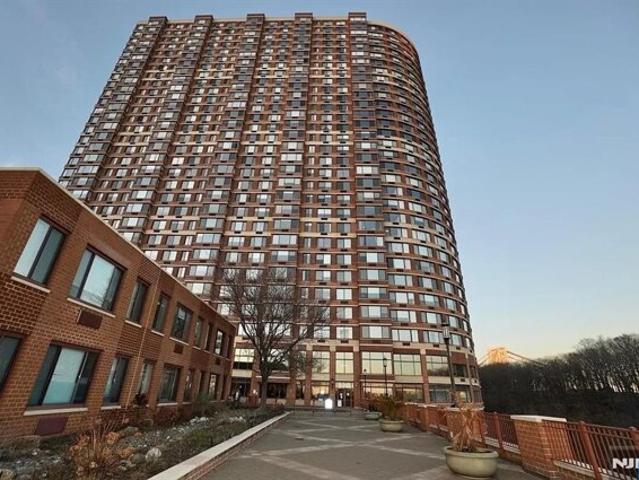 Old Palisade Rd Apt,fort Lee, Condo For Sale