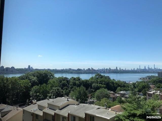 Old Palisade Rd Apt,fort Lee, Condo For Sale