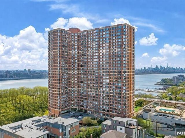 Old Palisade Rd Apt,fort Lee, Condo For Sale