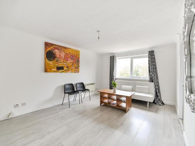 Old Park Mews, Hounslow, TW5 0DQ. 2 bed flat to rent £2,000 pcm £462 pw