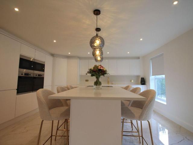 Old Park Road, Enfield EN2, 2 bed flat to rent, £3,000 pcm | PrimeLocation