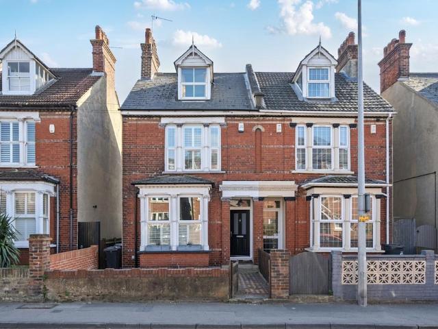 Old Road West Gravesend DA11 3 bed terraced house to rent £2,175 pcm £502 pw