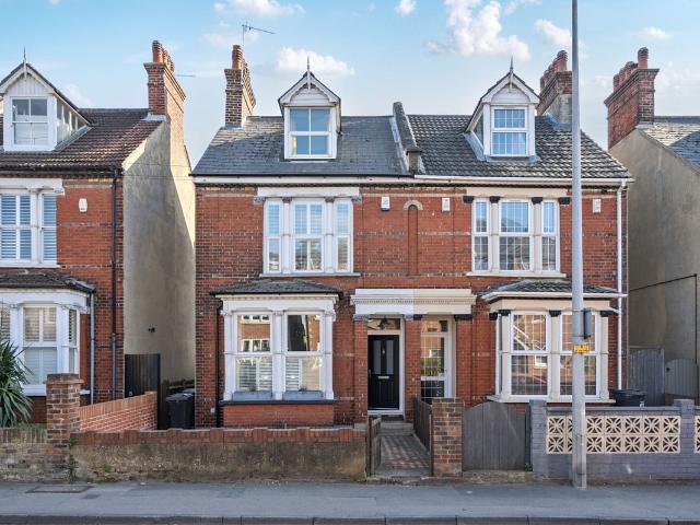 Old Road West, Gravesend DA11, 3 bed terraced house to rent, £2,200 pcm | PrimeLocation