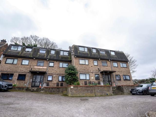 Old Road, Chatham ME4, 2 bed flat to rent, £1,145 pcm | PrimeLocation
