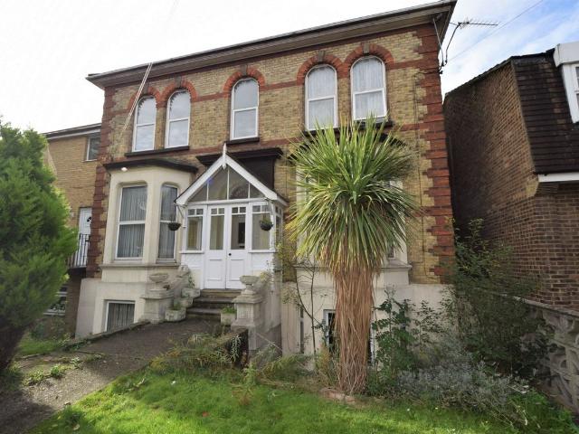 Old Road East, Gravesend DA12, Studio to rent, £700 pcm | PrimeLocation