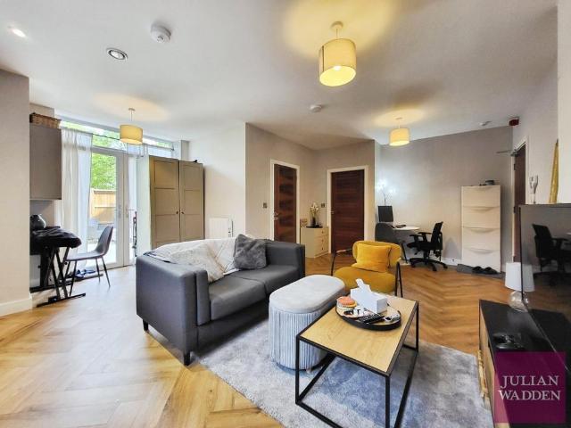 Old Road, Handforth, Wilmslow. 1 bed flat to rent £1,050 pcm £242 pw