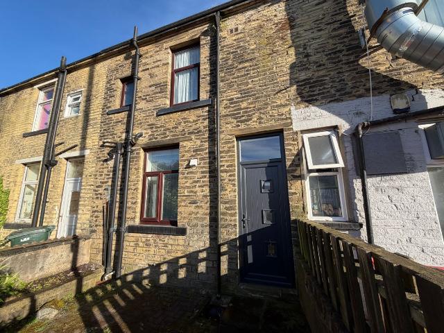 Old Road, Horton Bank Top, Bradford BD7, 2 bed property to rent, £750 pcm | PrimeLocation