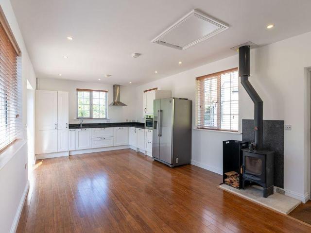 Old Road, Oxford 3 bed detached bungalow to rent £2,300 pcm £531 pw
