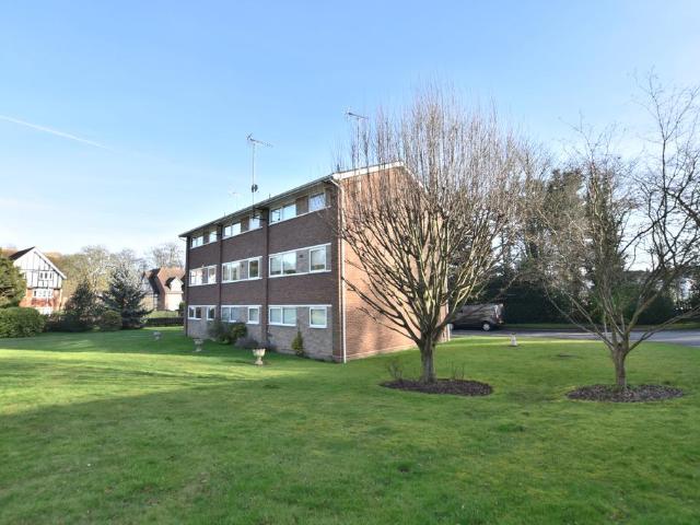 OLD RECTORY CLOSE, HARPENDEN 3 bed end of terrace house to rent £2,650 pcm £612 pw