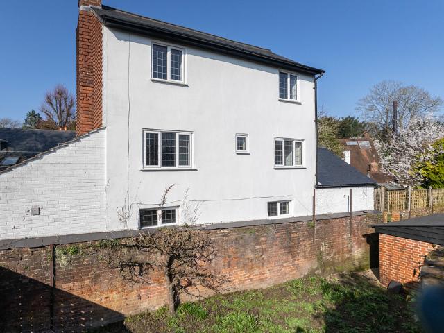 Old Reigate Road, Betchworth 2 bedrooms Property for lettings Seymours