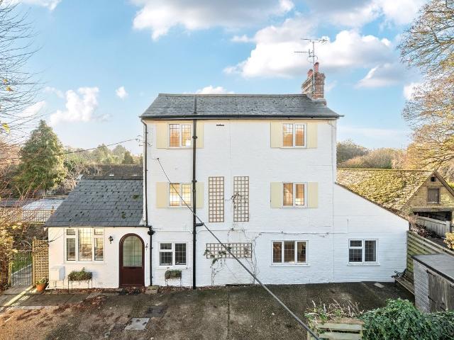 Old Reigate Road, Betchworth RH3, 2 bed detached house to rent, £1,950 pcm | PrimeLocation