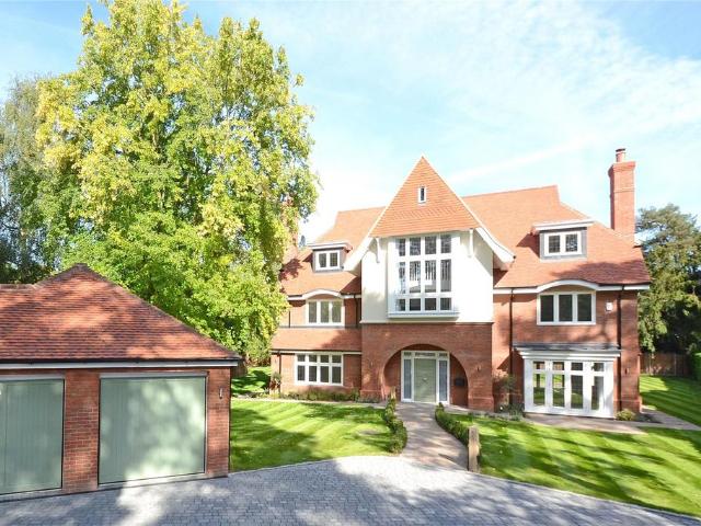 Old Woking Road, Woking, Surrey, GU22 6 bed house to rent £6,500 pcm £1,500 pw